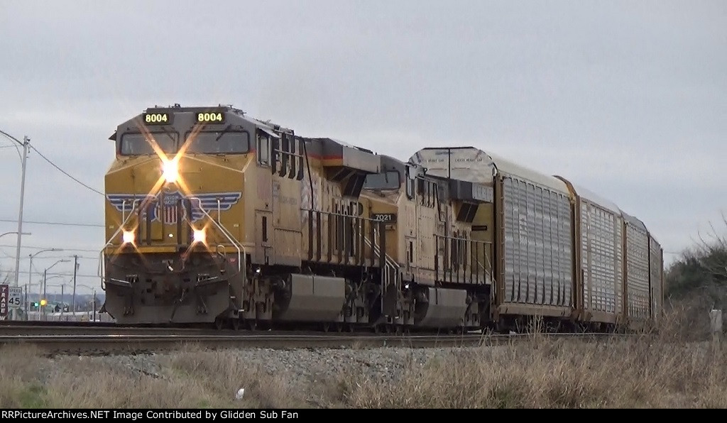 UP 8004 leads WB autorack